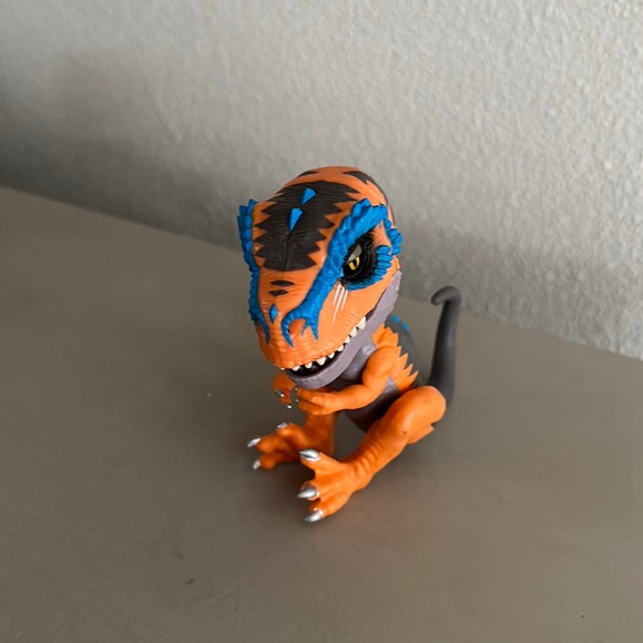 Toys | Wowee Jurassic World Untamed Dinosaur Fingerlings Interactive ...